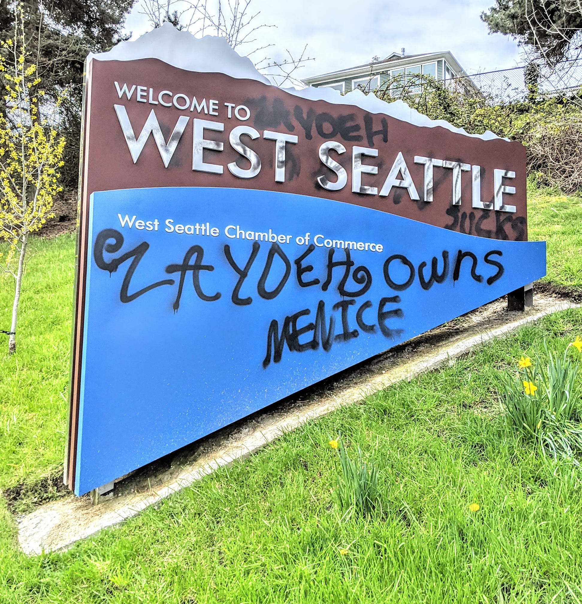 UPDATE: Welcome to West Seattle sign defaced with spray paint ...